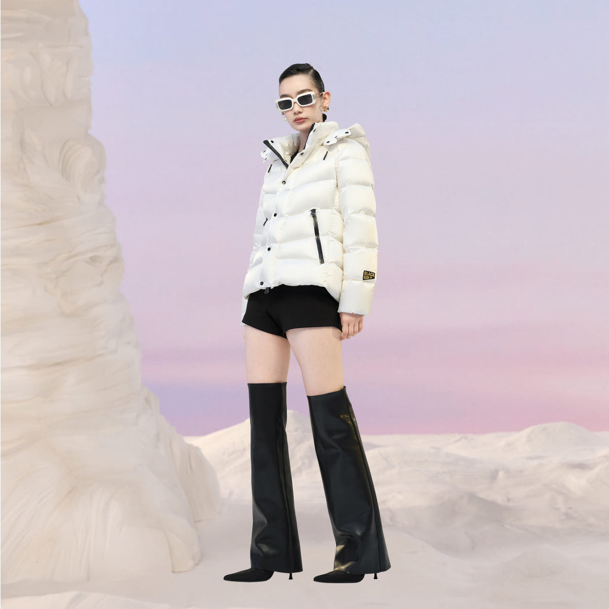 Queen 7 Grid Shorty - White – GUVET